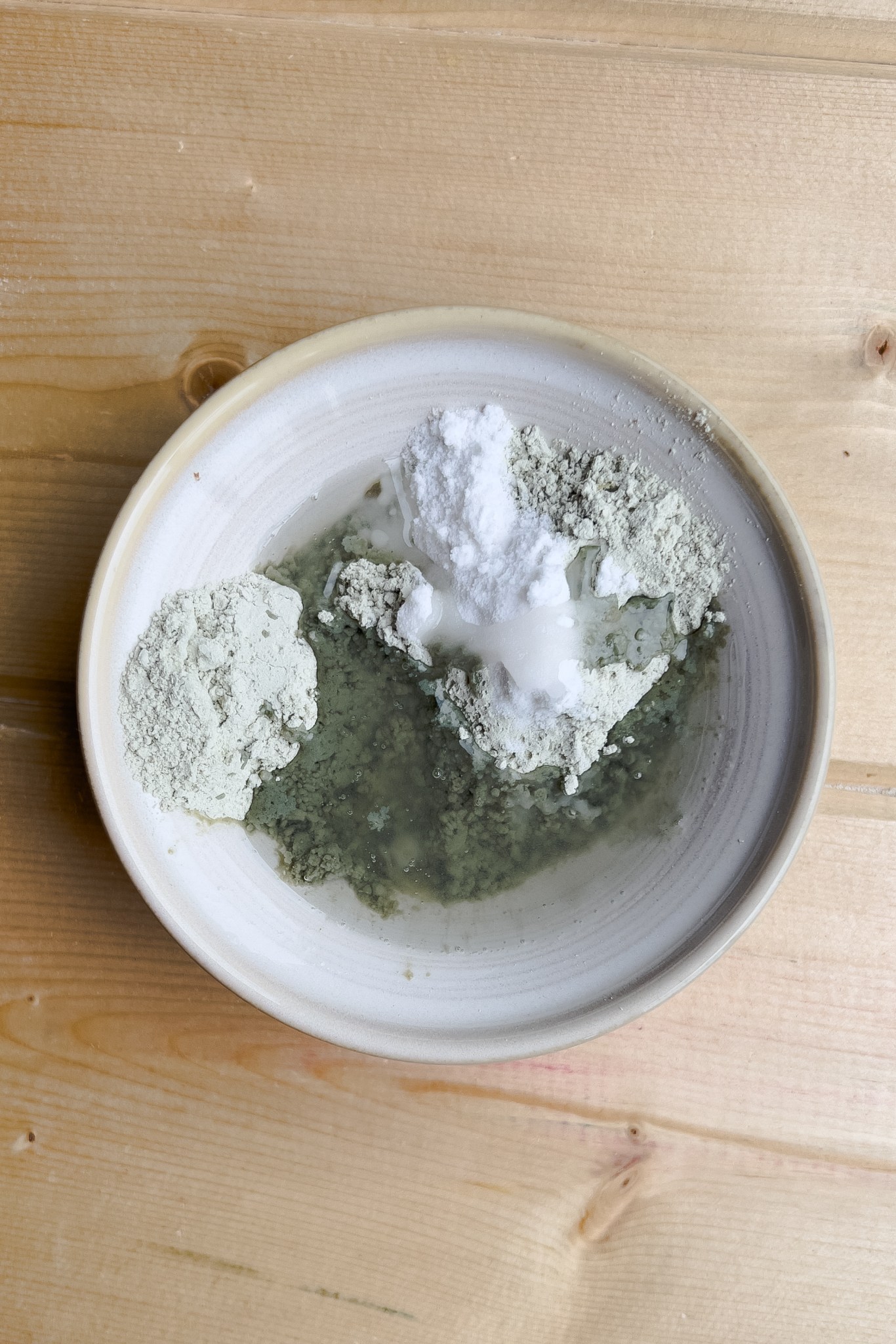 Natural Antibacterial Toothpaste With Bentonite Clay – Quick and Simple ...