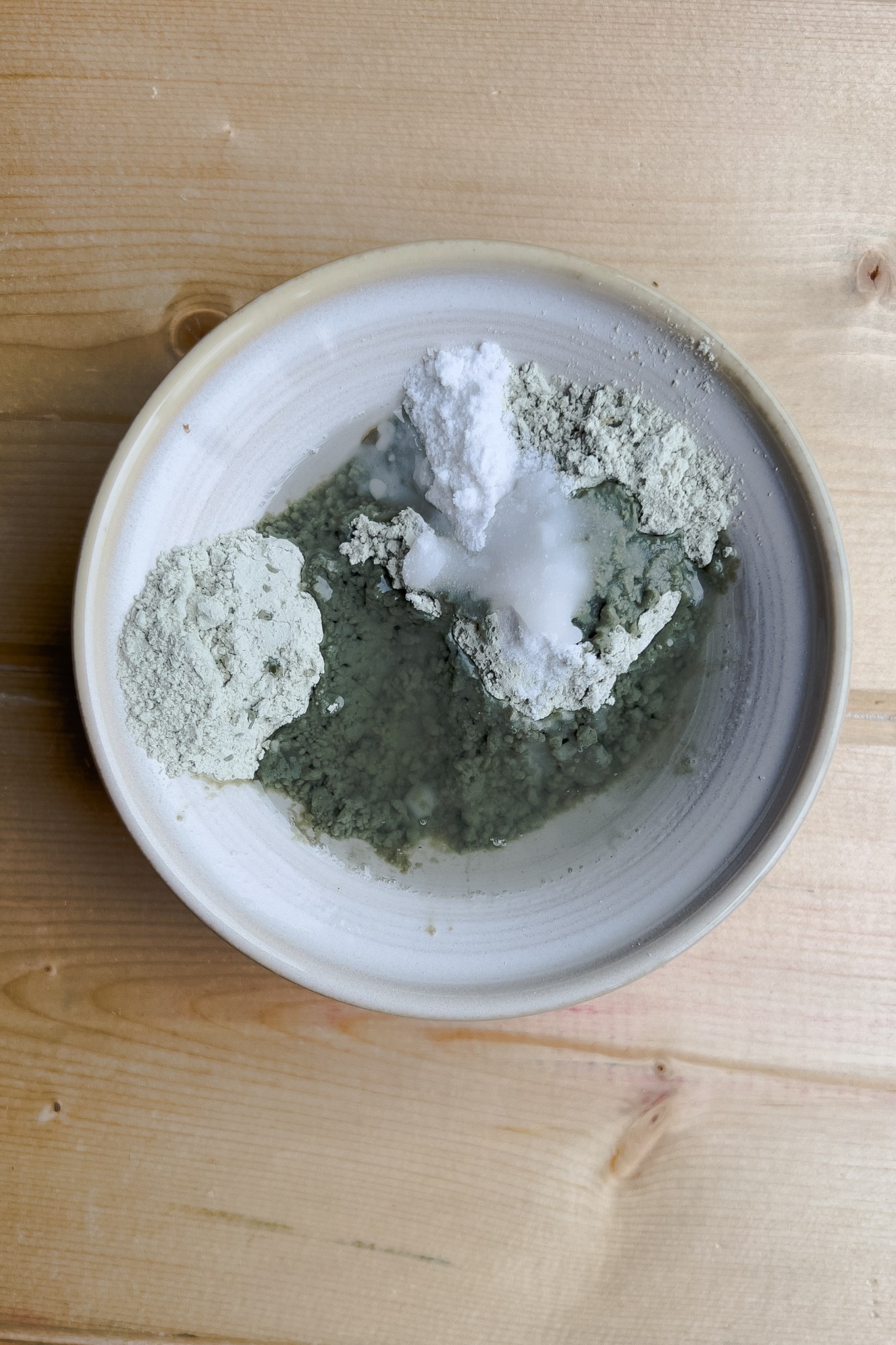 Natural Antibacterial Toothpaste With Bentonite Clay – Quick and Simple ...