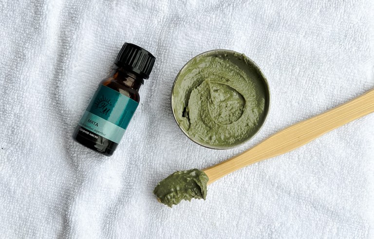 Natural Antibacterial Toothpaste With Bentonite Clay – Quick and Simple ...