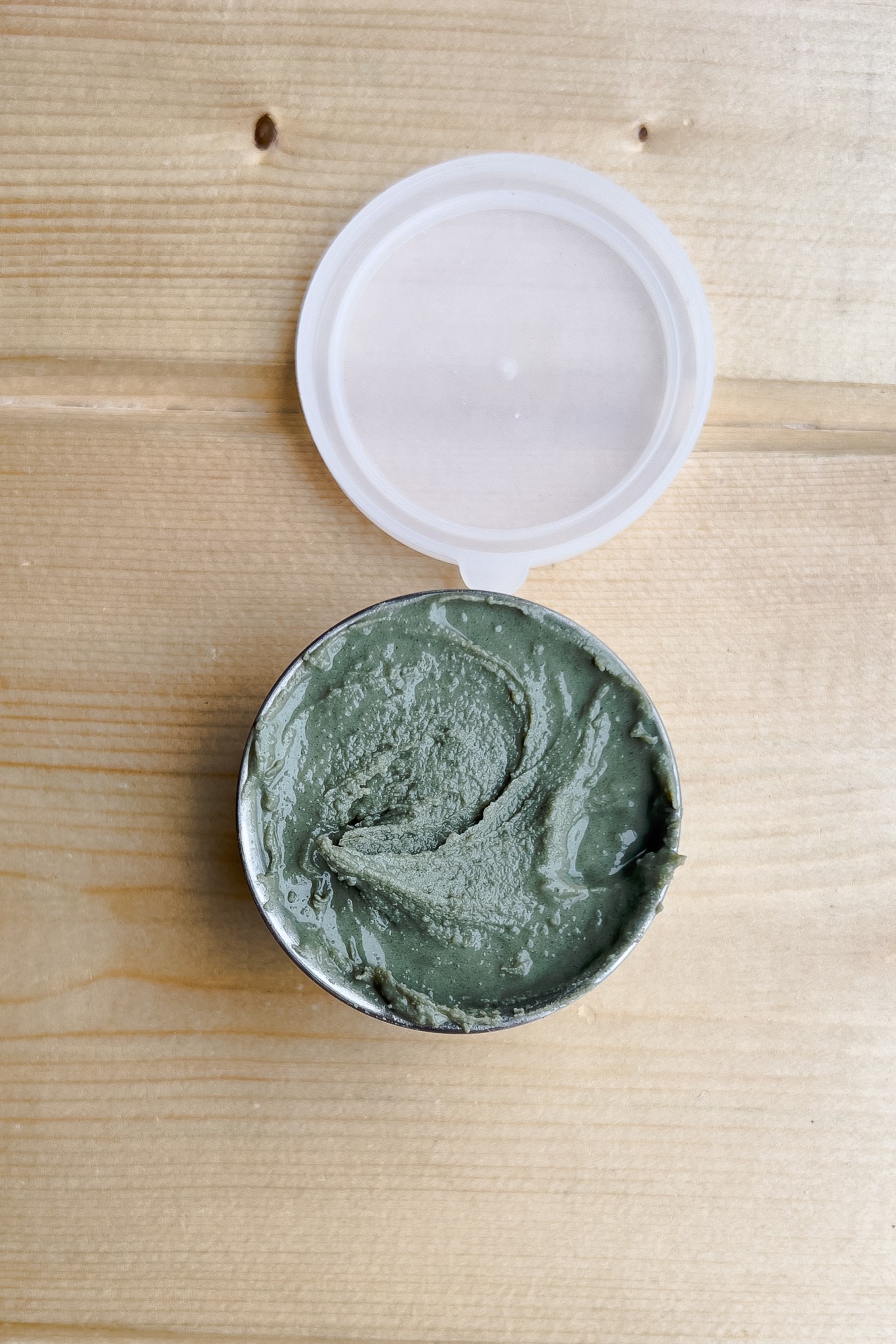 Natural Antibacterial Toothpaste With Bentonite Clay – Quick and Simple ...