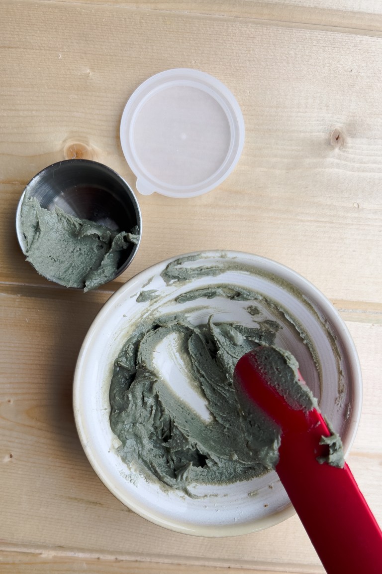 Natural Antibacterial Toothpaste With Bentonite Clay – Quick and Simple ...